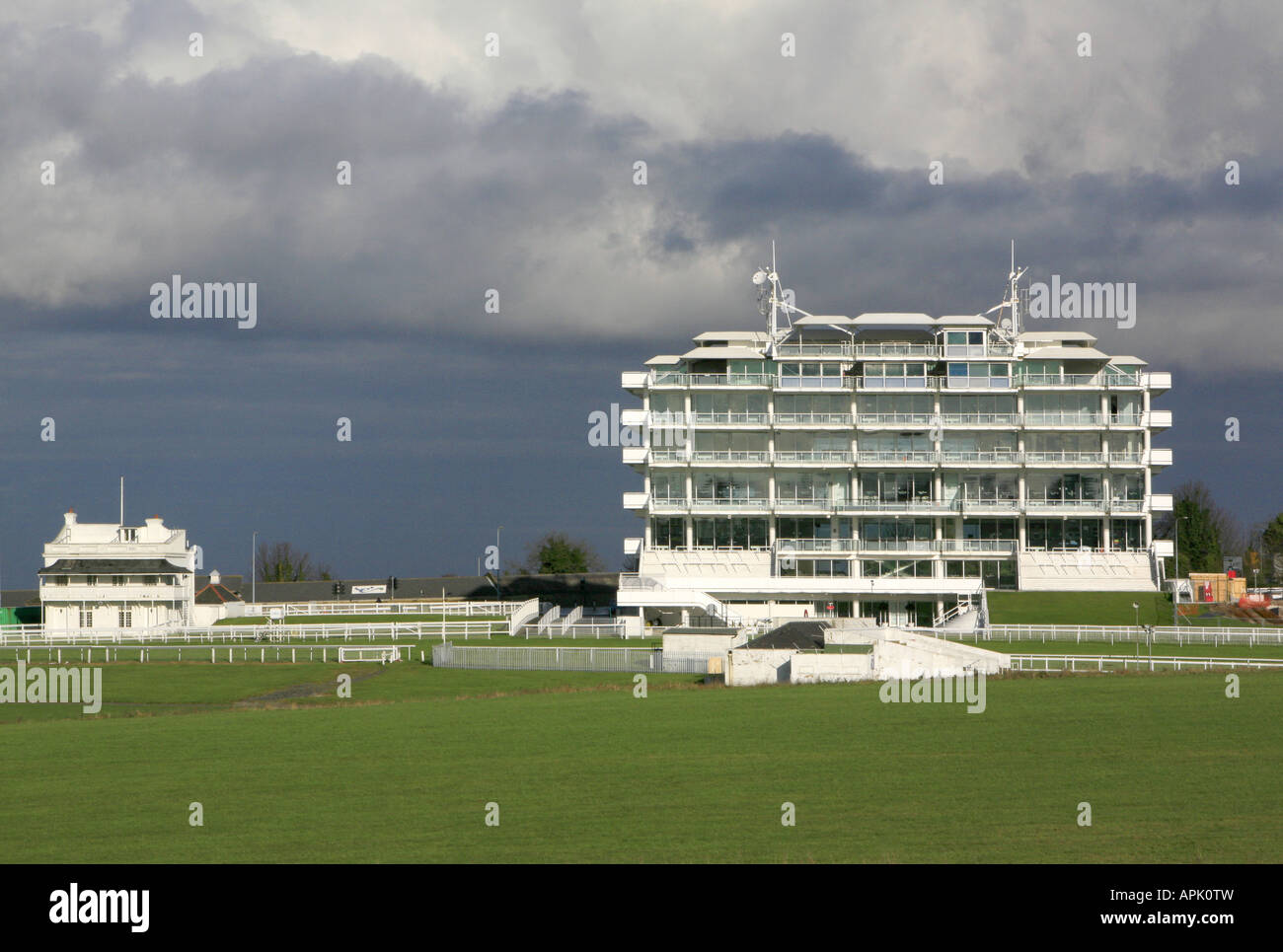 Epsom racecourse grandstand building hi-res stock photography and ...