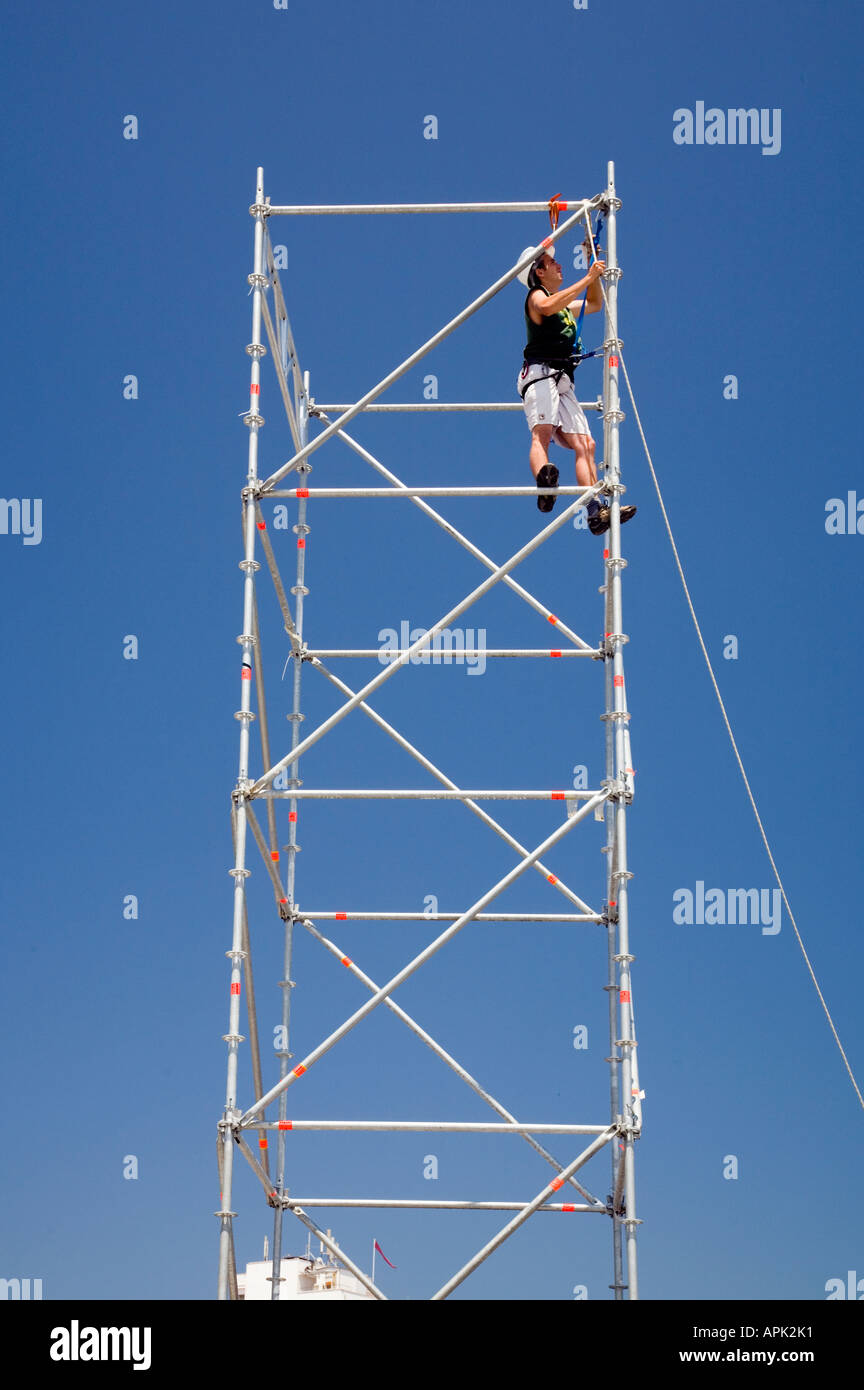 Work on scaffolding hi-res stock photography and images - Alamy