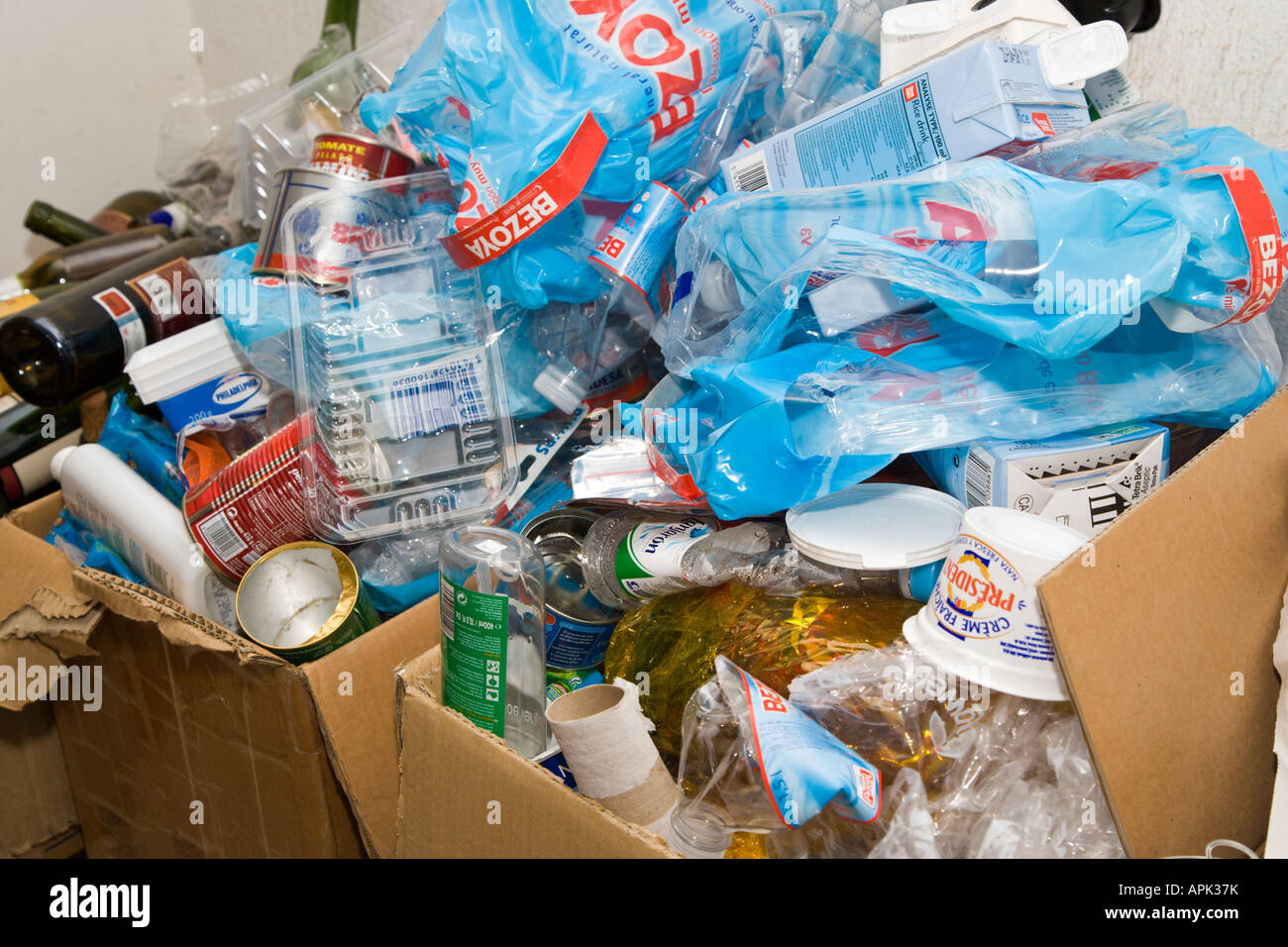 House hold recycling hi-res stock photography and images - Alamy