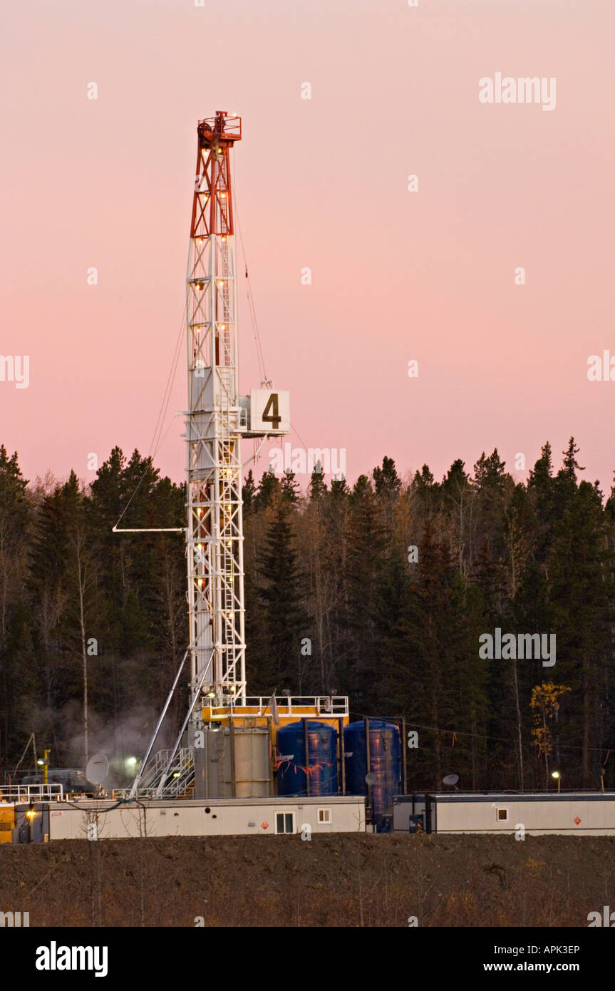 Energy crude oil drilling derrick hi-res stock photography and images ...