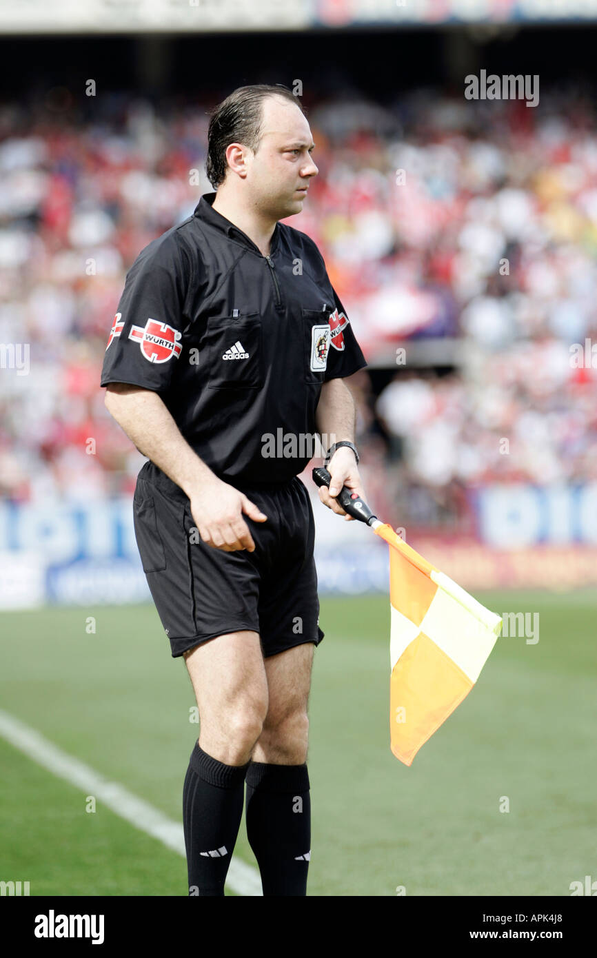 Football linesman hi-res stock photography and images - Alamy
