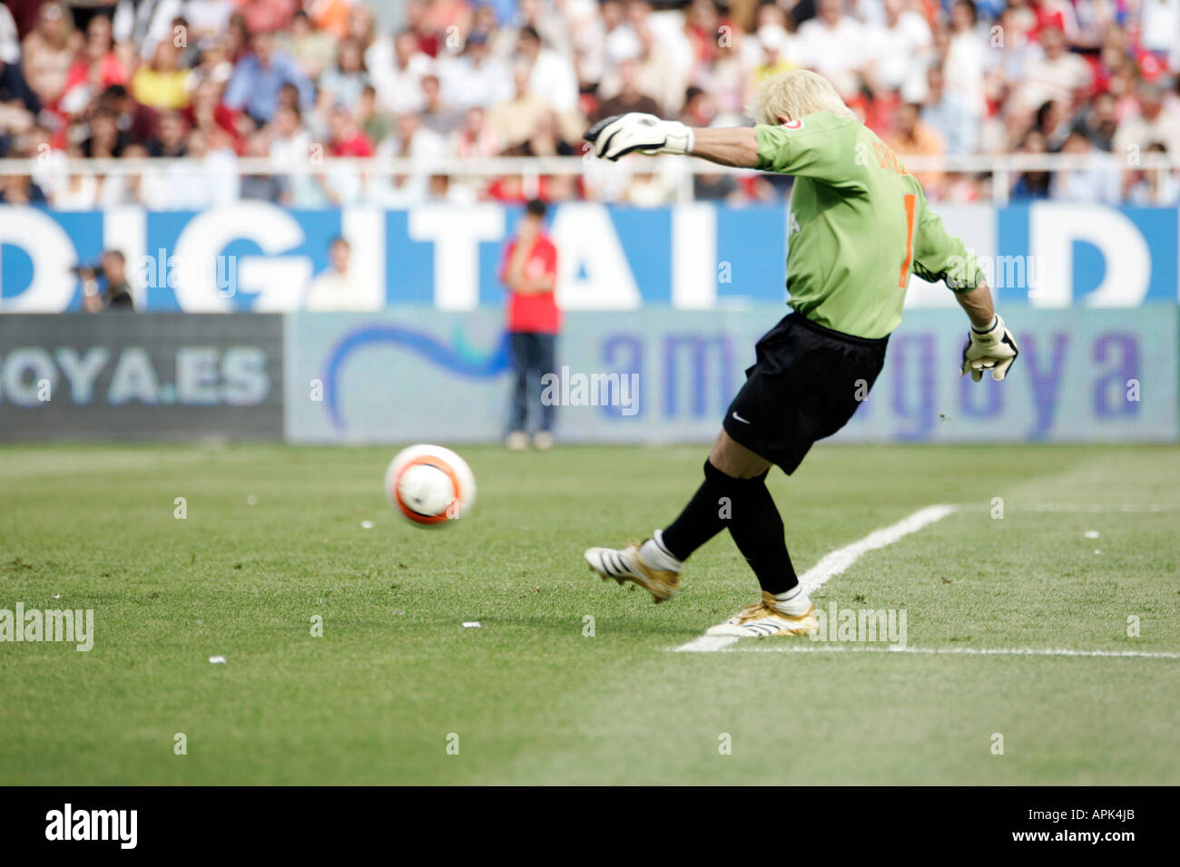 Goal kick hi-res stock photography and images - Alamy