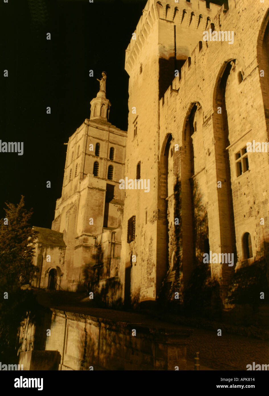 Palais du Papes Avignon Provence at night France Stock Photo - Alamy
