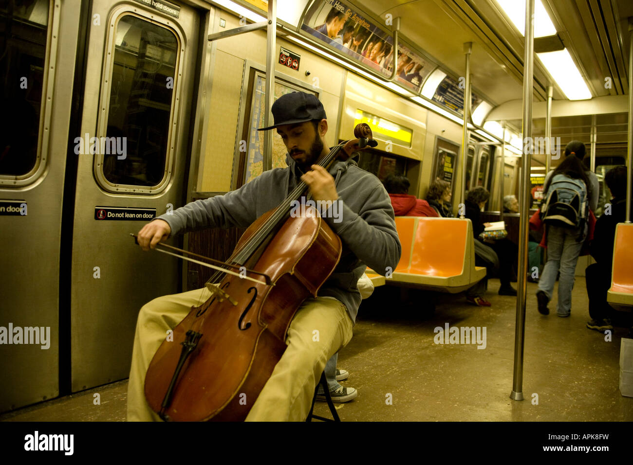 Nyc subway music performance hi-res stock photography and images - Alamy