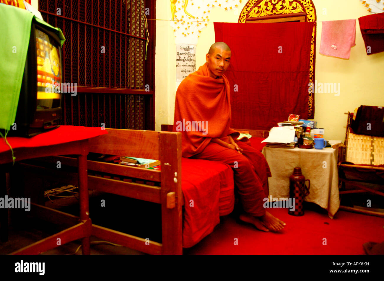 Sleep quarters hi-res stock photography and images - Alamy