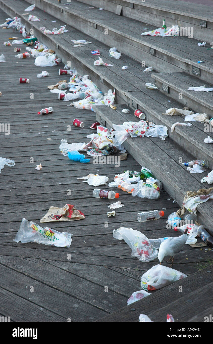 Litter of the discarded packaging from take away food Stock Photo - Alamy