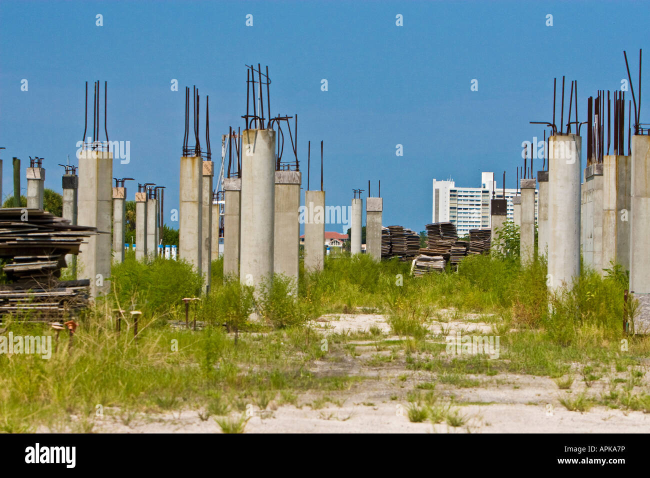 Reinforced concrete columns hi-res stock photography and images - Alamy