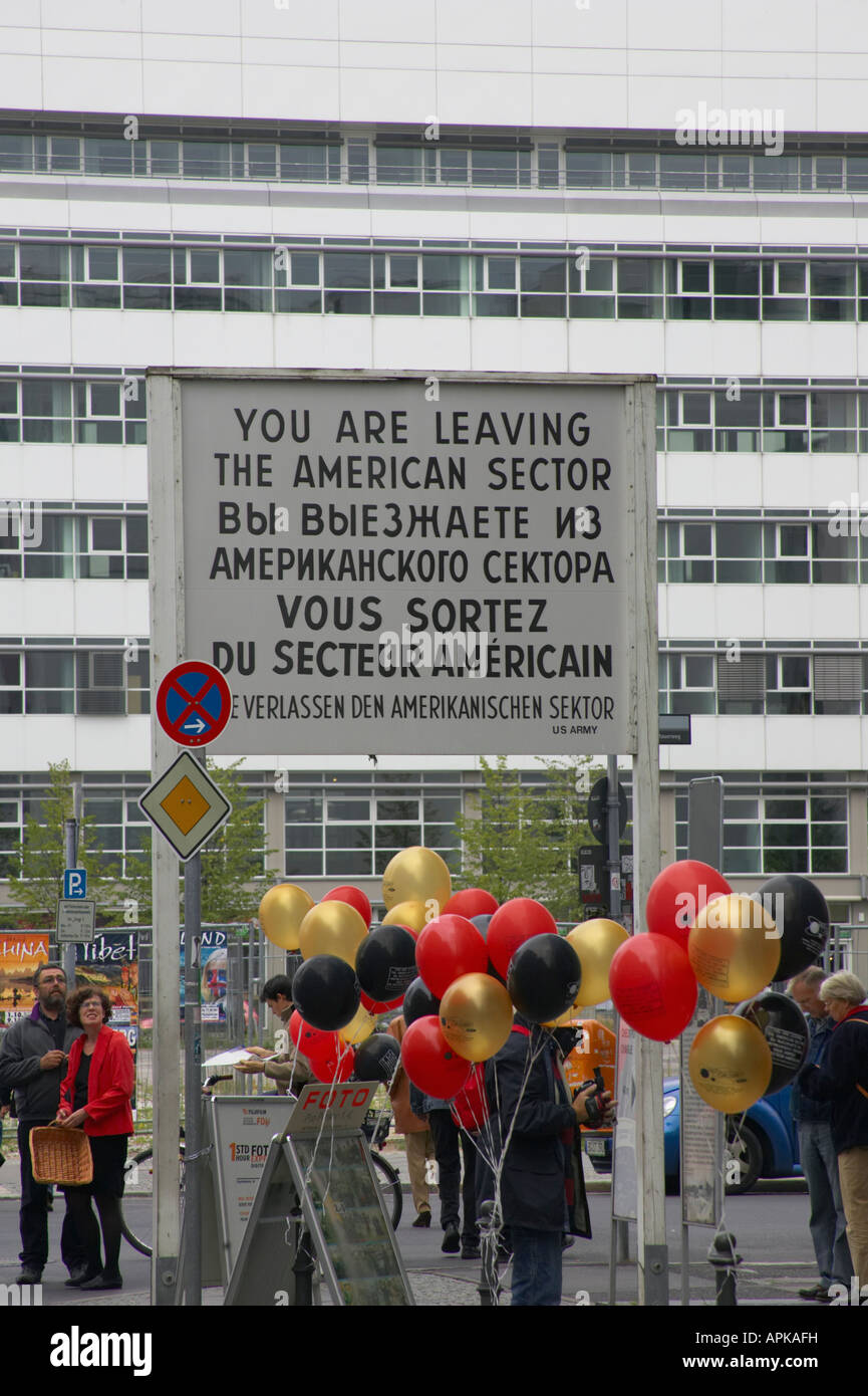 Checkpoint Charlie Berlin Germany Stock Photo - Alamy