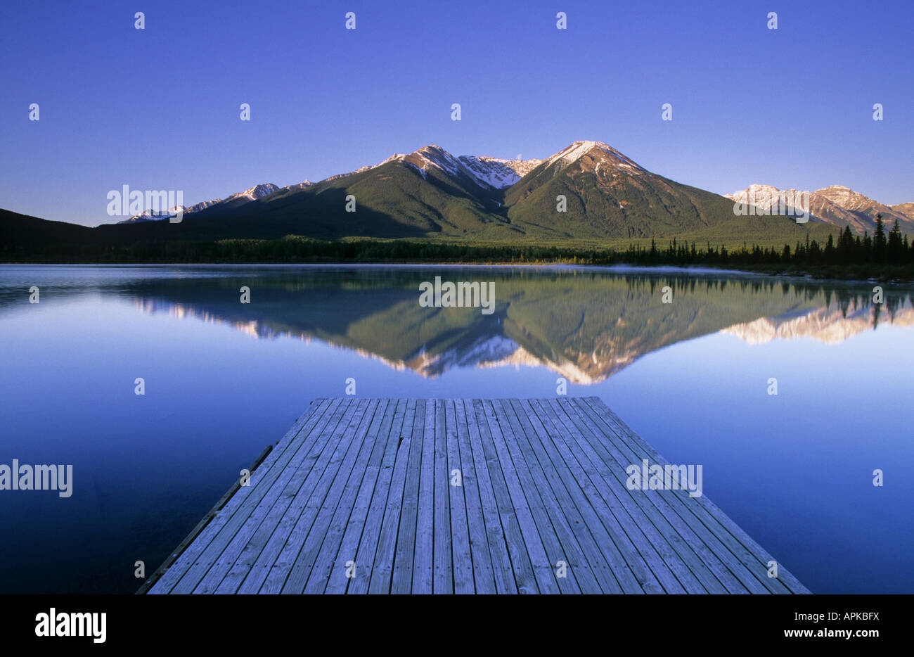 Vermilion lakes sundance range banff hi-res stock photography and ...