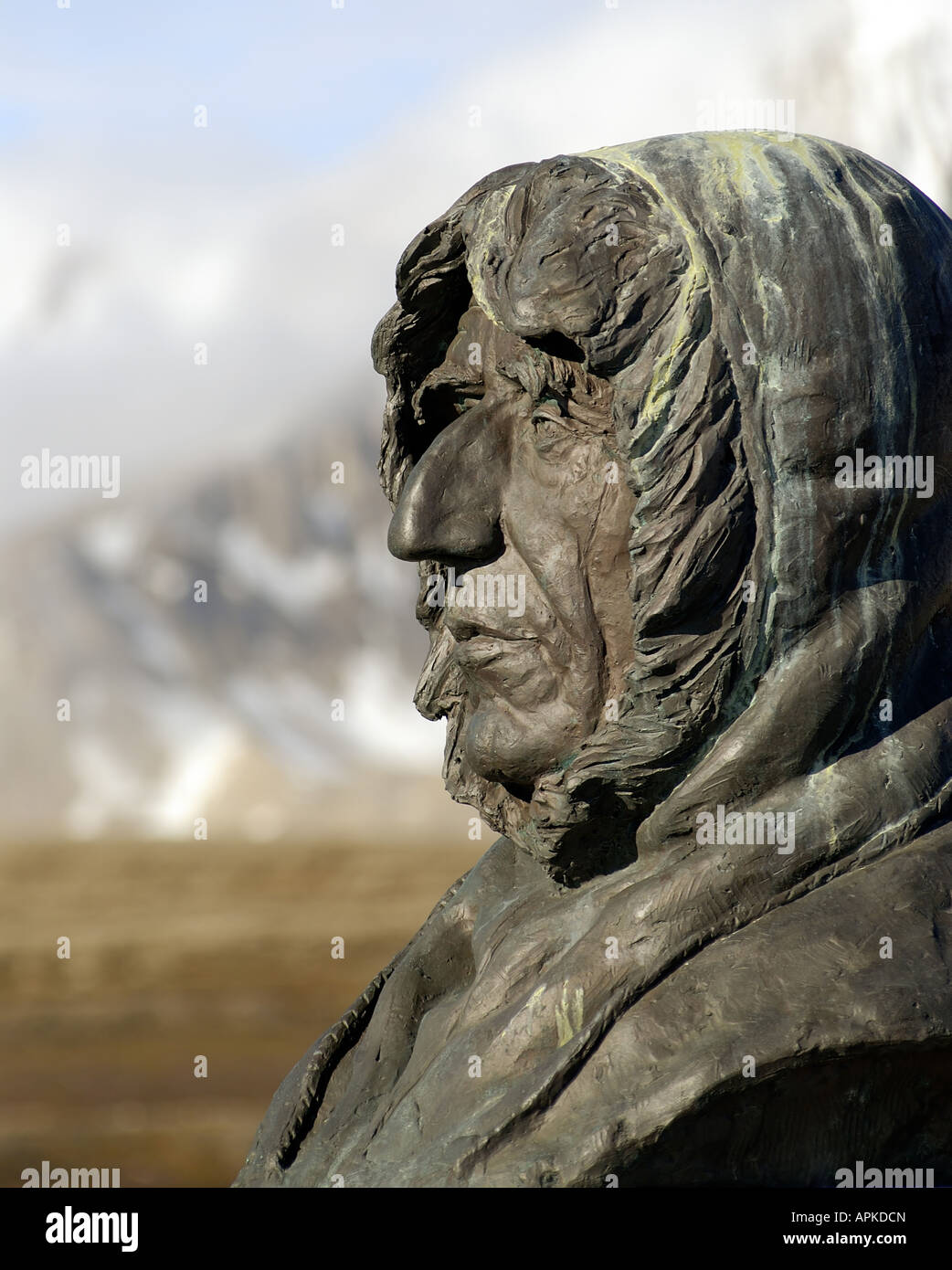 Statue roald amundsen norwegian explorer hi-res stock photography and images - Alamy
