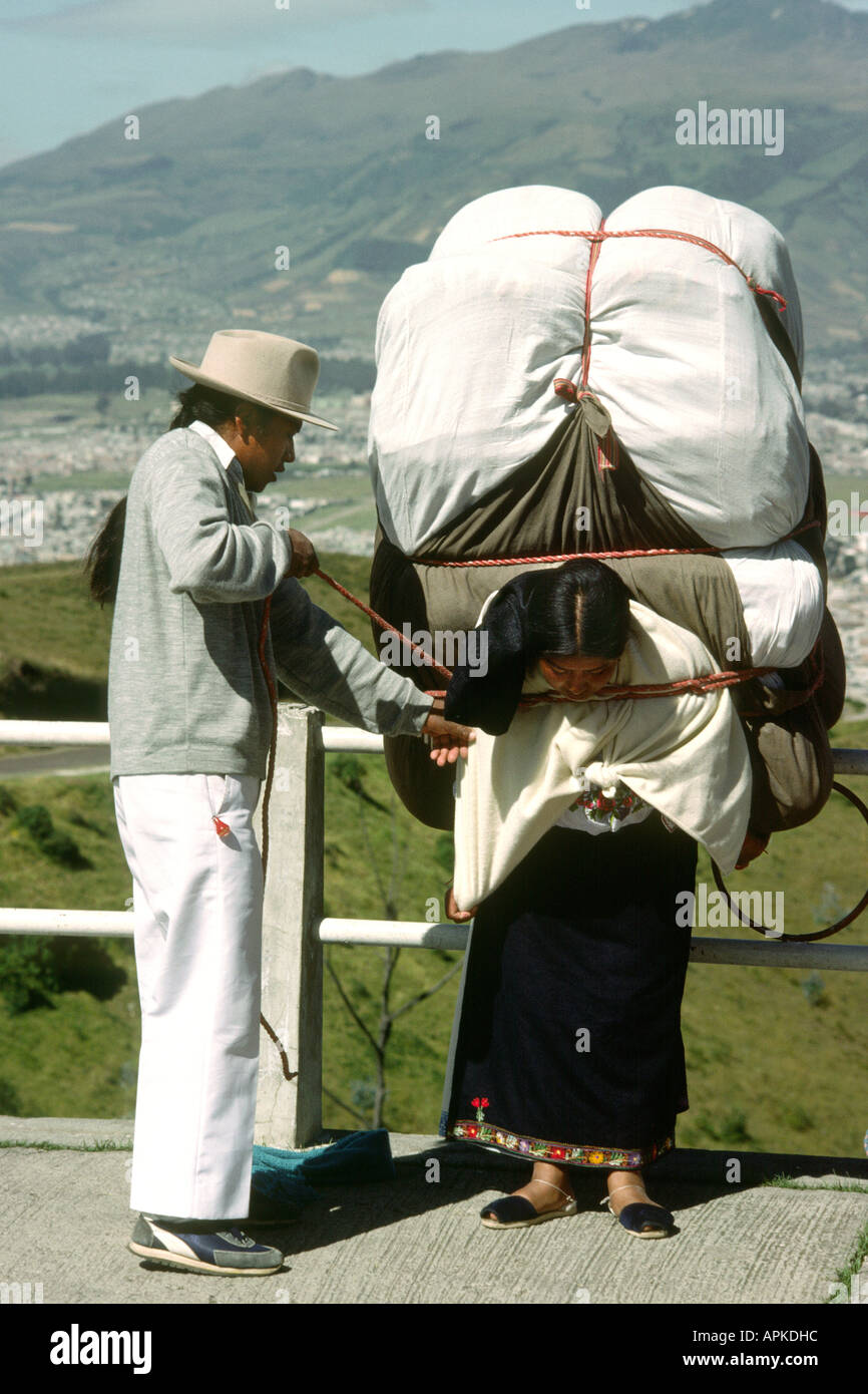 Indian woman carrying bundle in hi-res stock photography and images - Alamy
