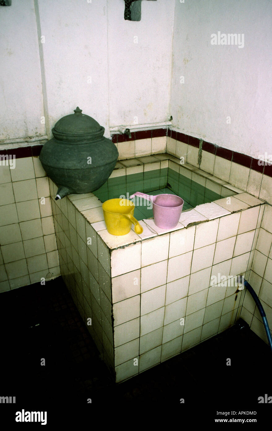 Indonesia Java Yogjakarta mandi bathroom Aziatic Hotel Stock Photo - Alamy