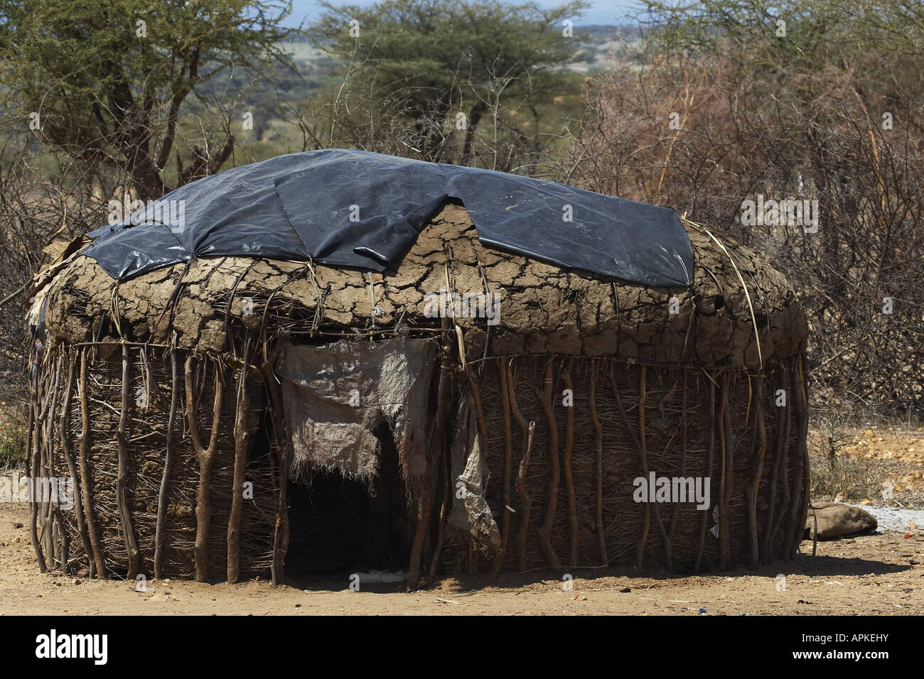 Hut samburu village kenya samburu hi-res stock photography and images ...