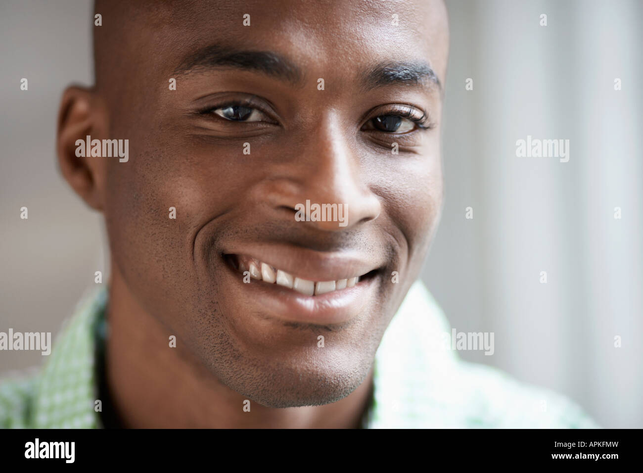 Young man smiling (portrait Stock Photo - Alamy