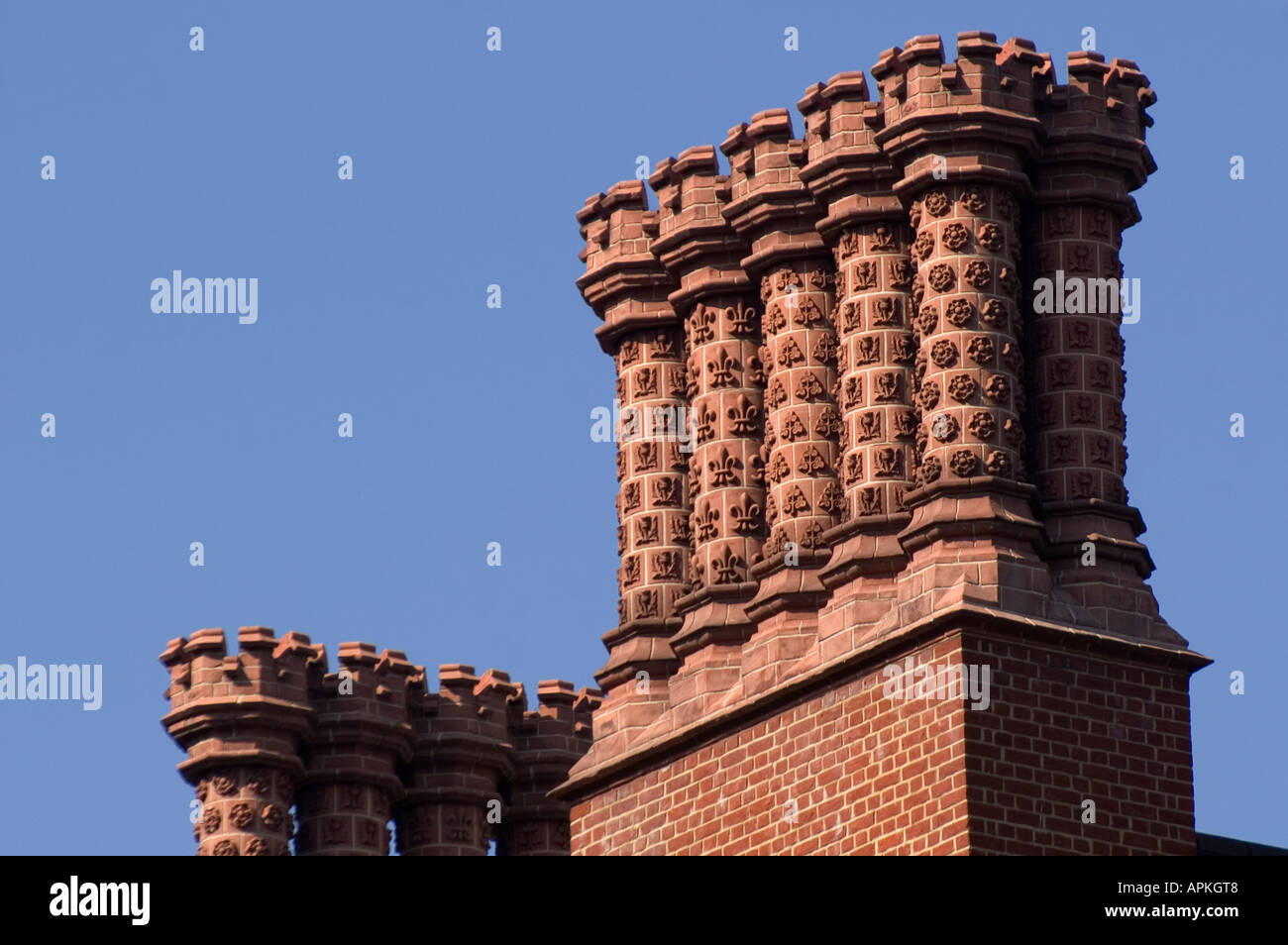 Tudor chimney hi-res stock photography and images - Alamy