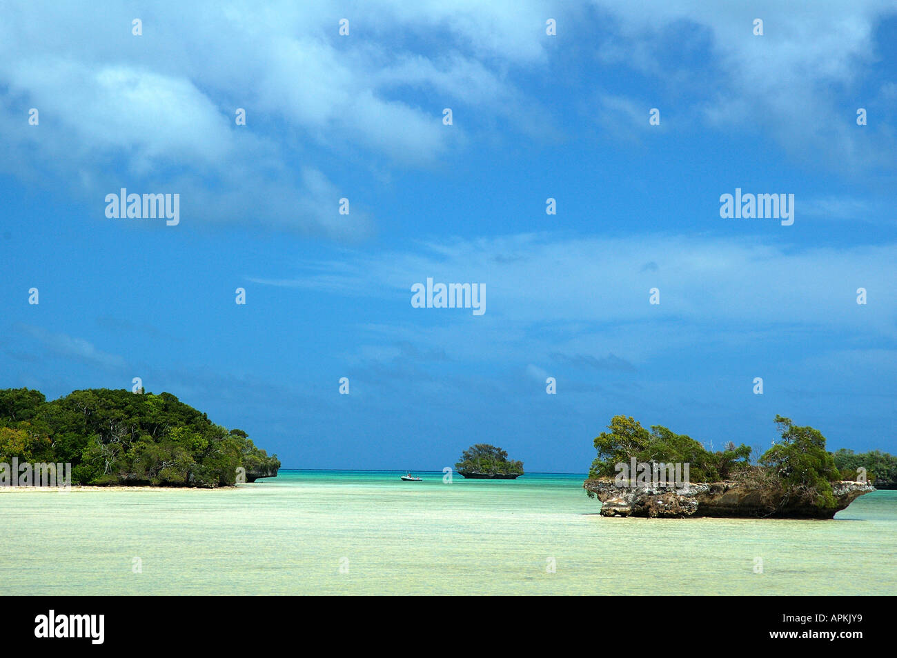 Small islets off the remote coral atoll of Aitutaki Cook Islands Stock ...