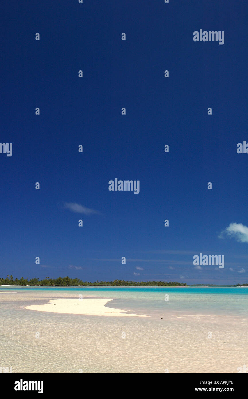 Exposed sand spit in Aitutaki lagoon Stock Photo - Alamy