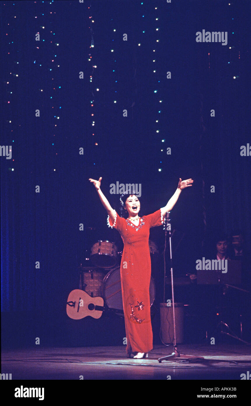 Theatre musical singer hi-res stock photography and images - Alamy