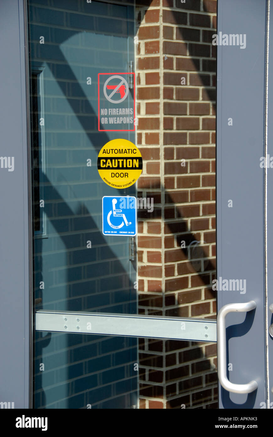 Handicapped entrance sign hi-res stock photography and images - Alamy