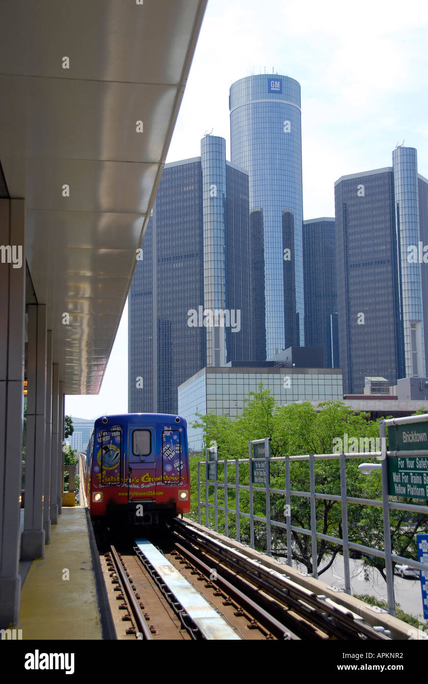 Above ground train hi-res stock photography and images - Alamy