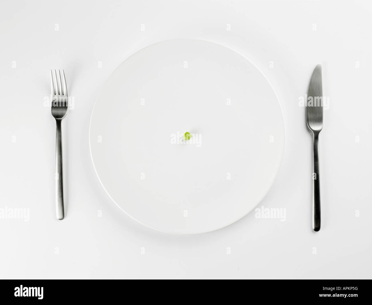 Single pea on plate hi-res stock photography and images - Alamy