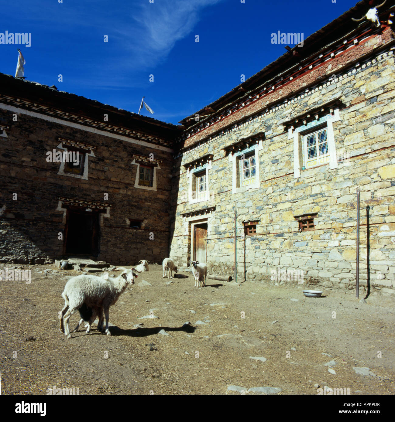 tibetan farming house in the region Kham, China, Sichuan, Osttibet ...
