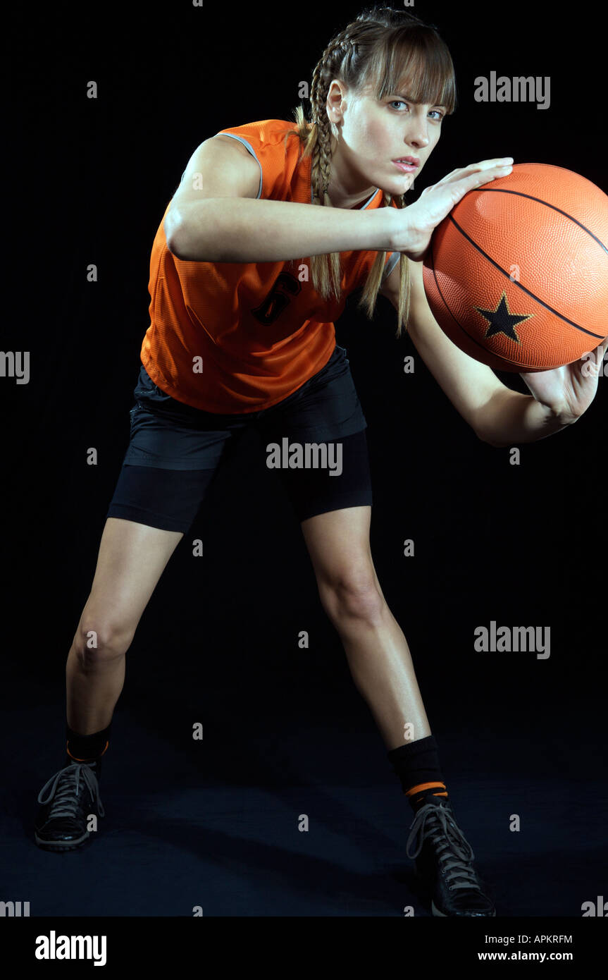 Women basketball attack ball hi-res stock photography and images - Alamy