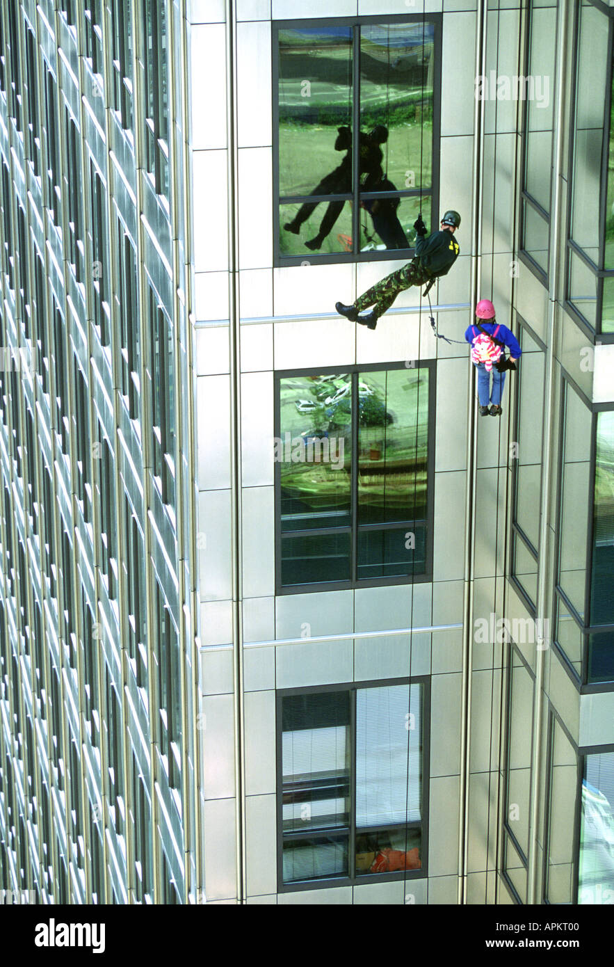 Abseiling canary wharf hi-res stock photography and images - Alamy