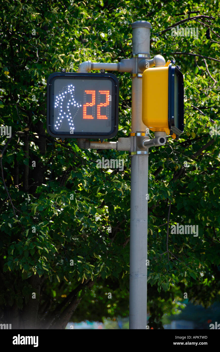 Street traffic warning sign giving pedestrian 22 seconds to cross the ...