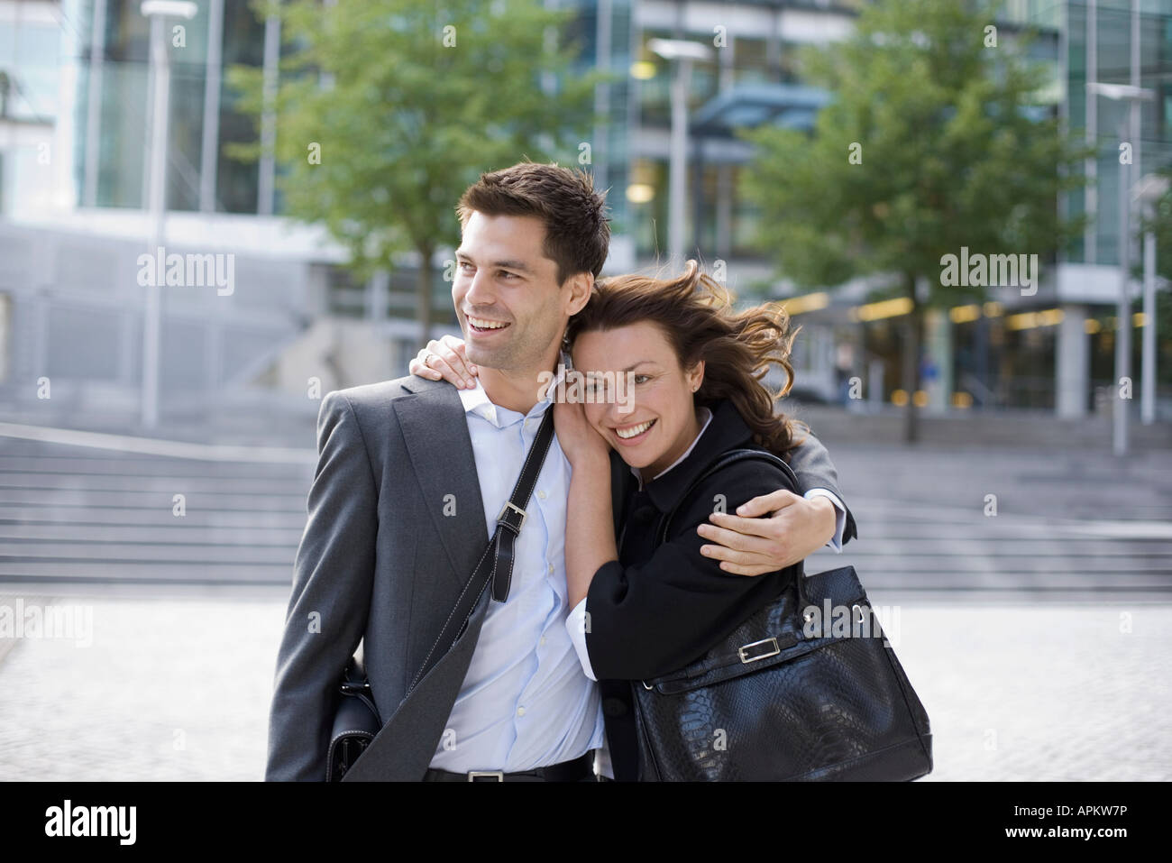 Couple hugging public square hi-res stock photography and images - Alamy