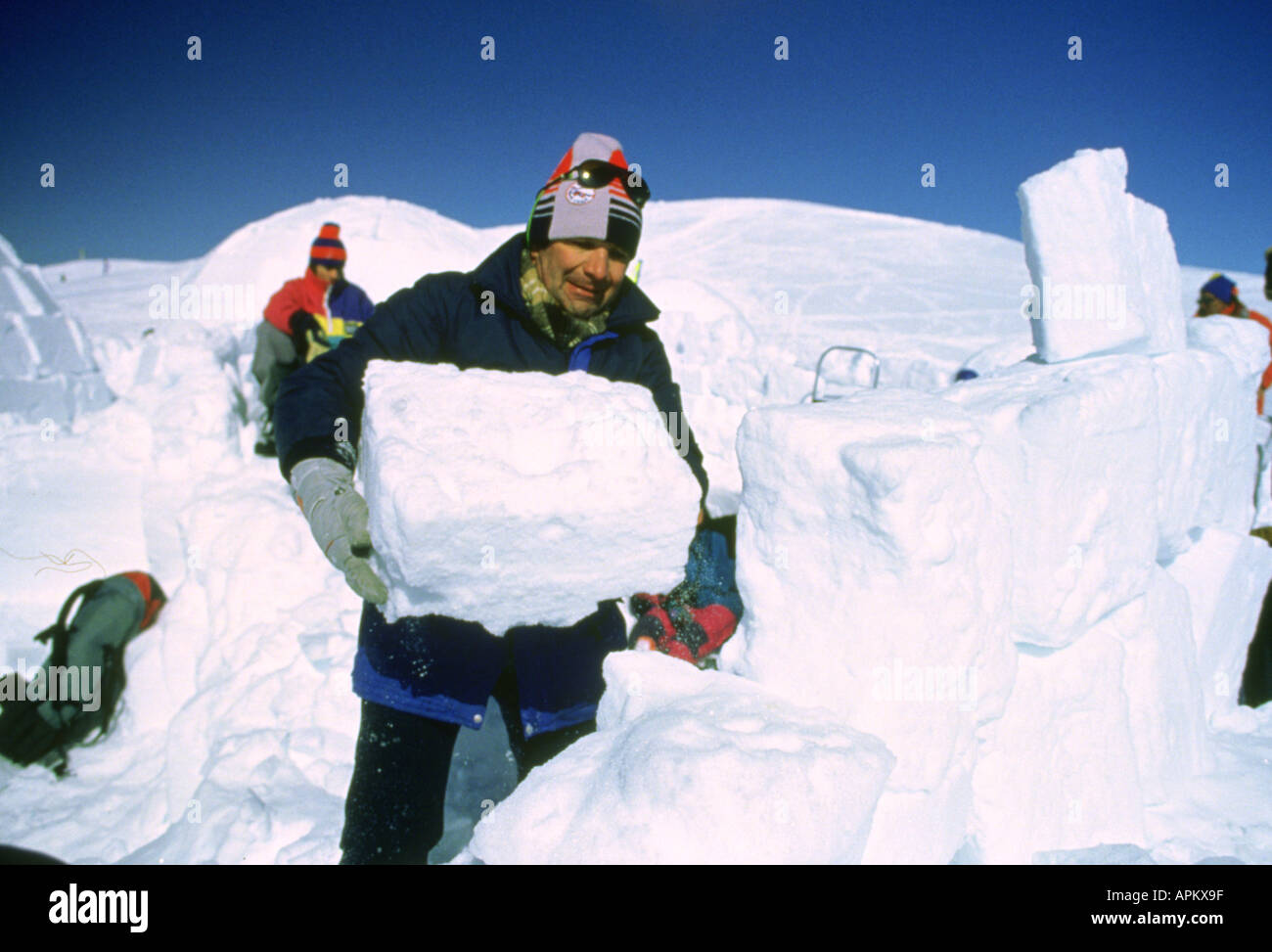 Men igloo building hi-res stock photography and images - Alamy