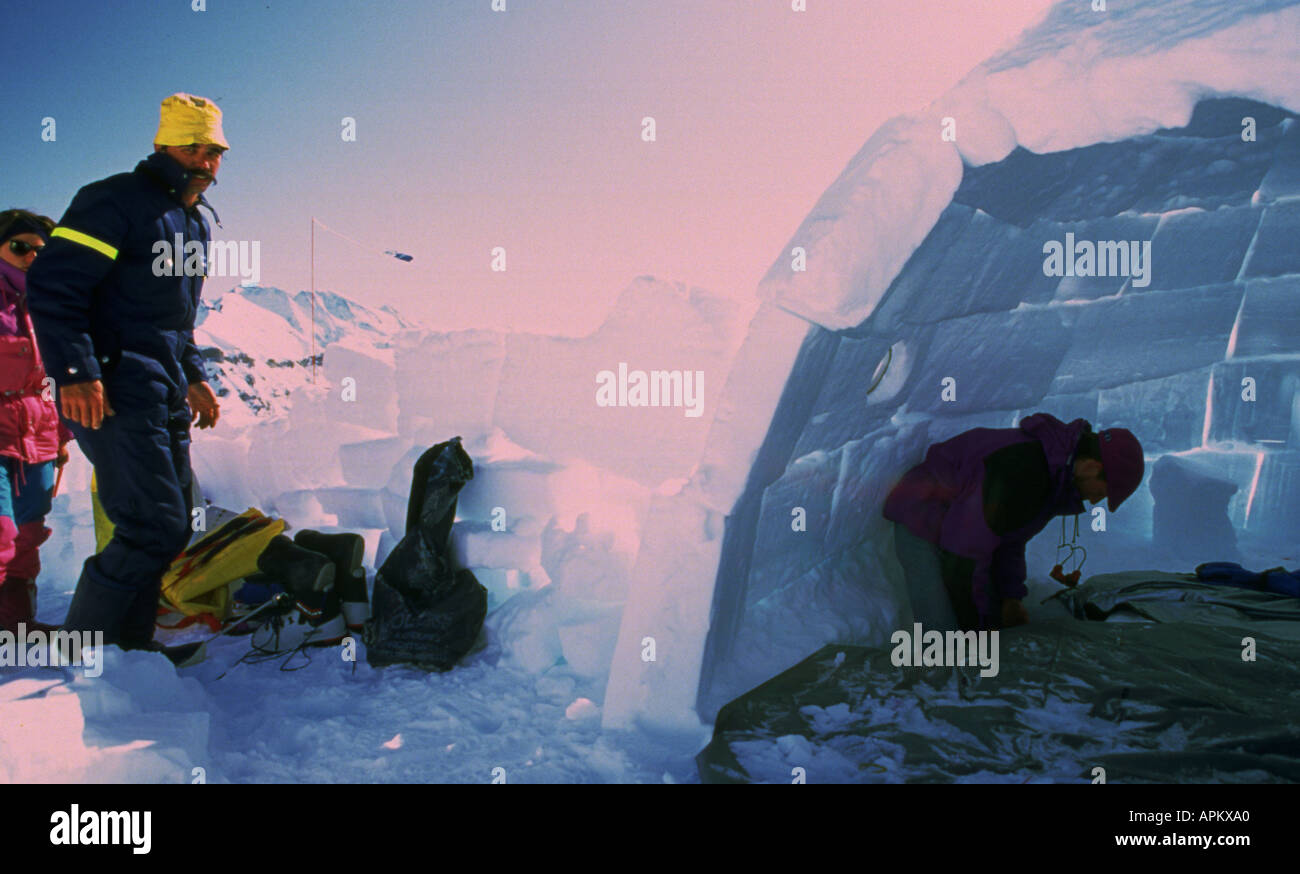 Men igloo building, Mont Blanc Stock Photo - Alamy