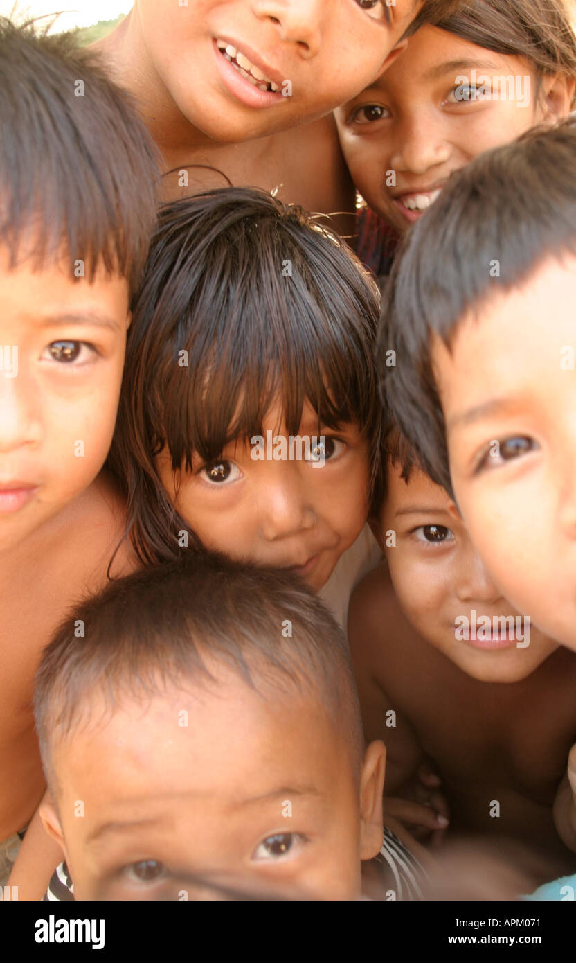 Group of cambodia children crowd the camera Stock Photo - Alamy