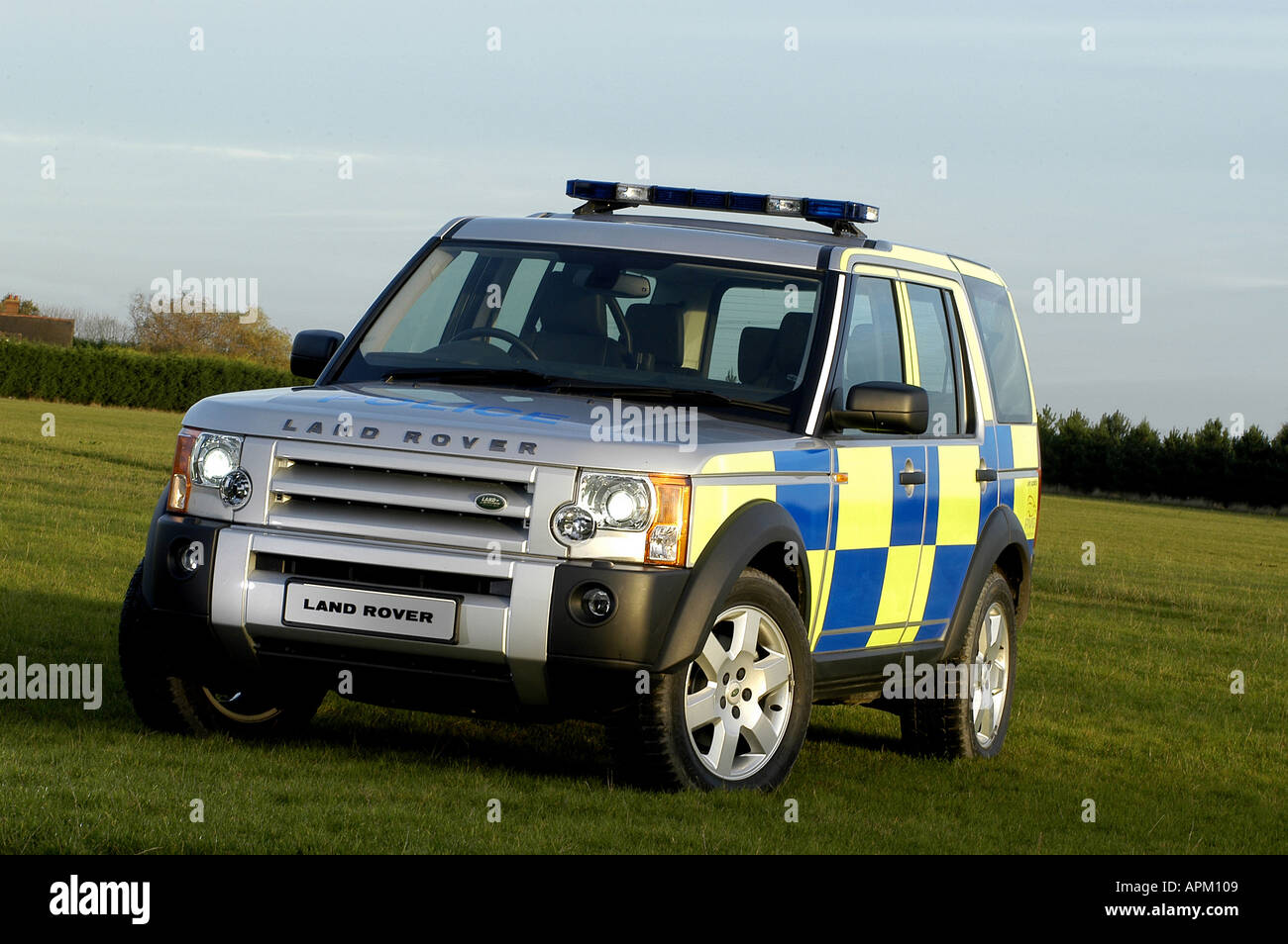 Landrover discovery police car hi-res stock photography and images - Alamy