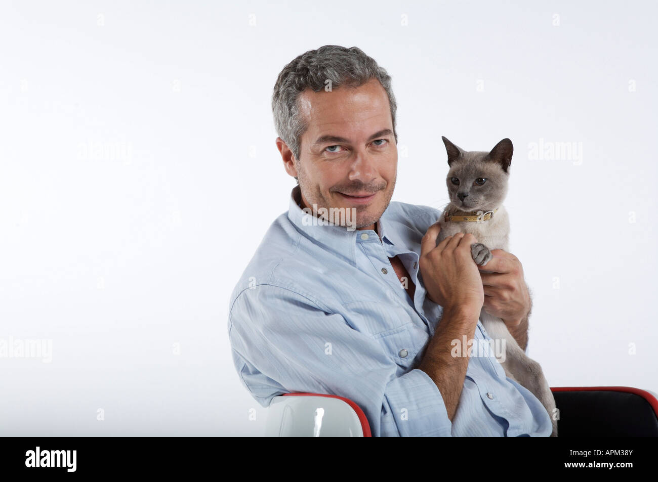 Man with Siamese cat Stock Photo - Alamy