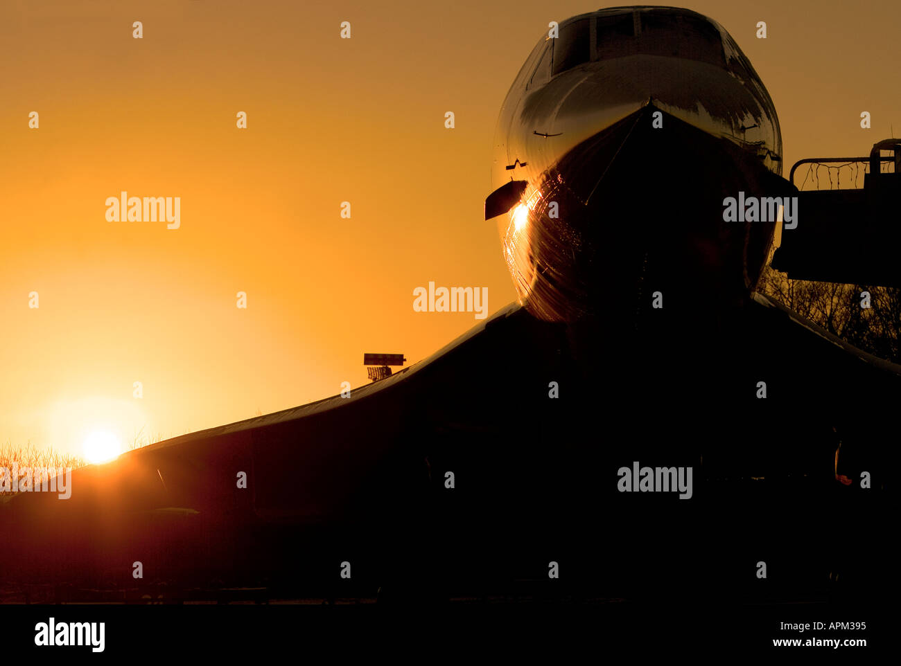 Concorde aeroplane silhouette hi-res stock photography and images - Alamy