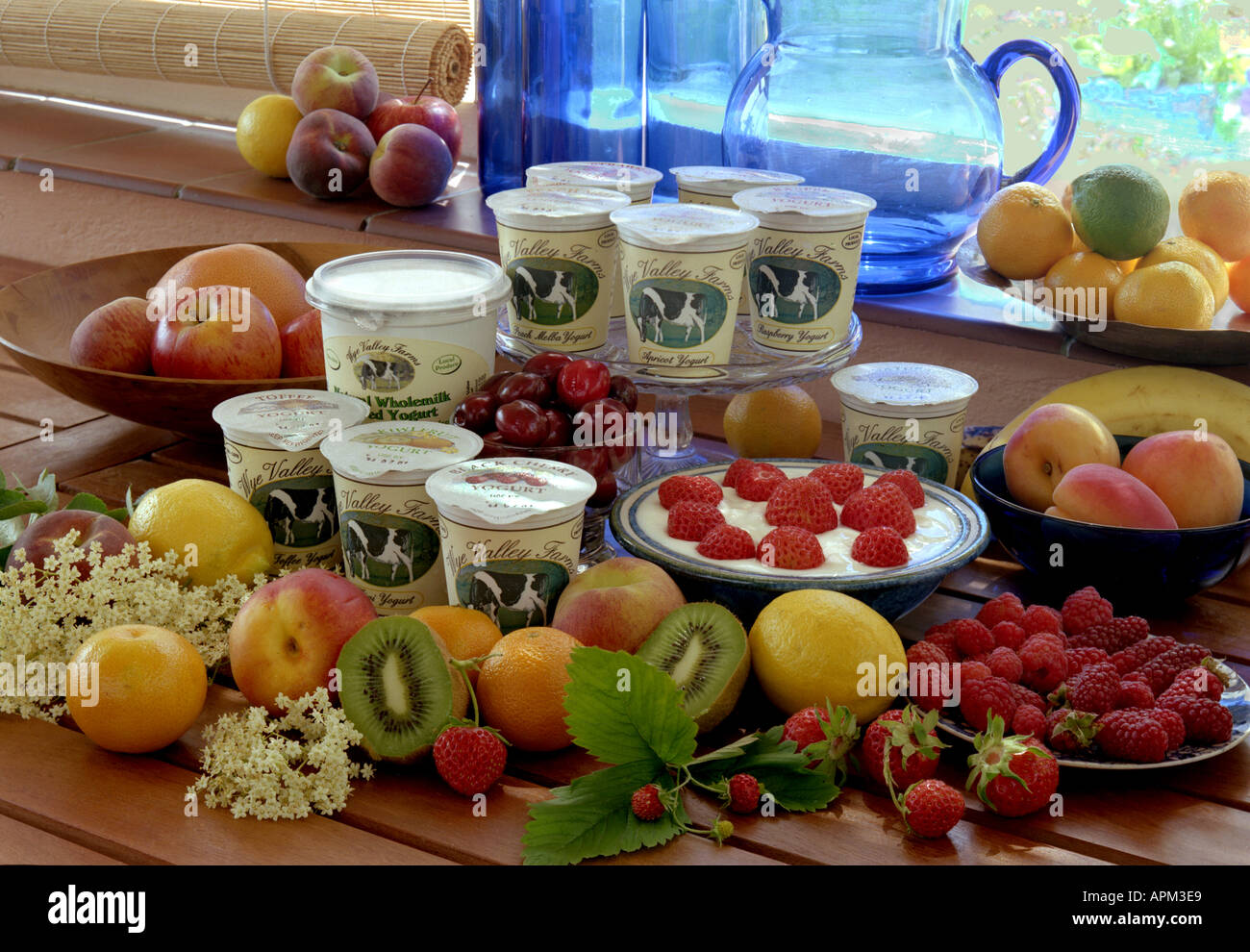 Yoghurt glass fruit hi-res stock photography and images - Alamy