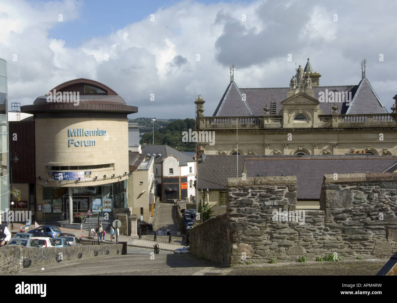 East wall millennium forum derry hi-res stock photography and images ...