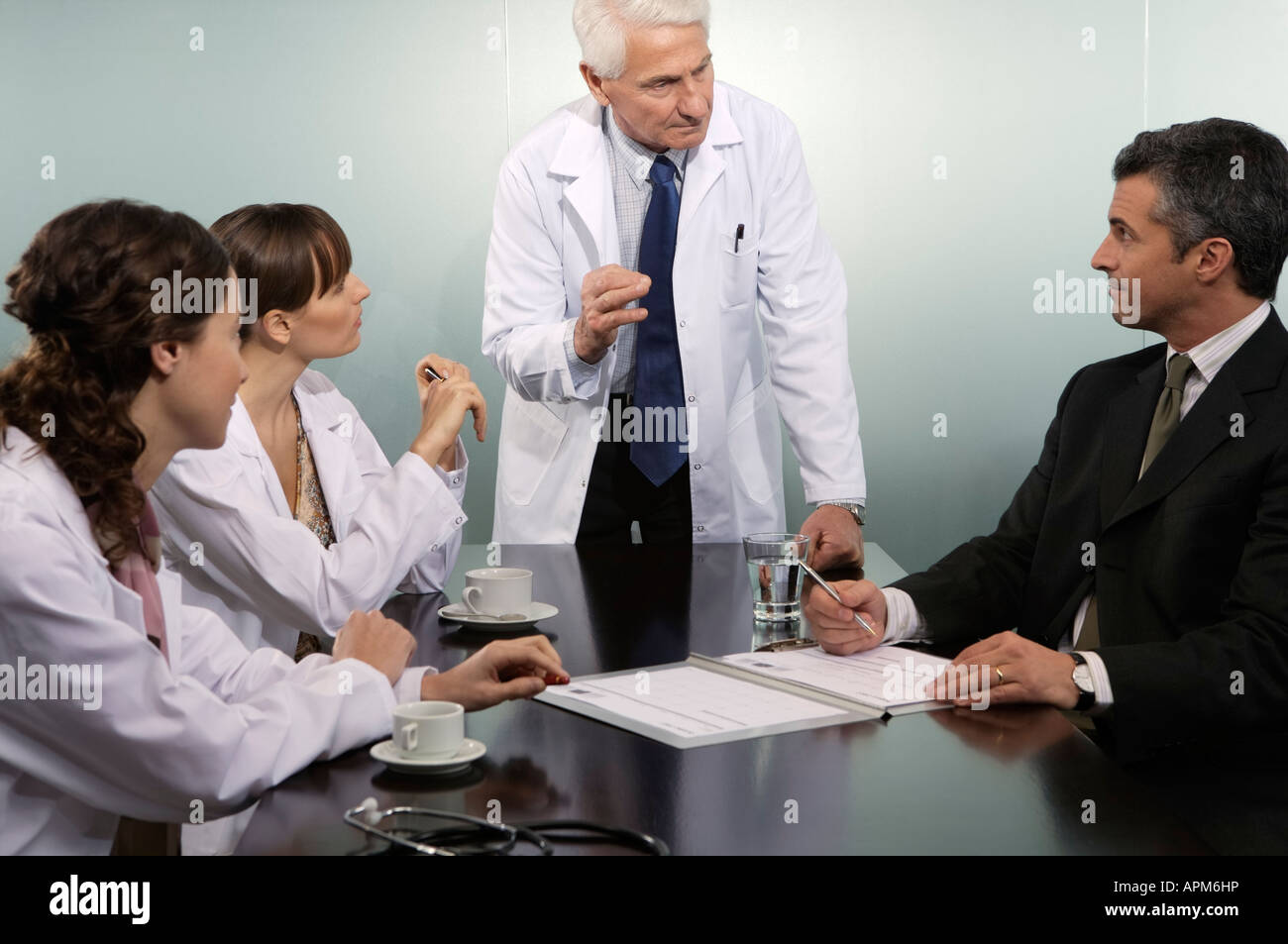 Group fo females hi-res stock photography and images - Alamy