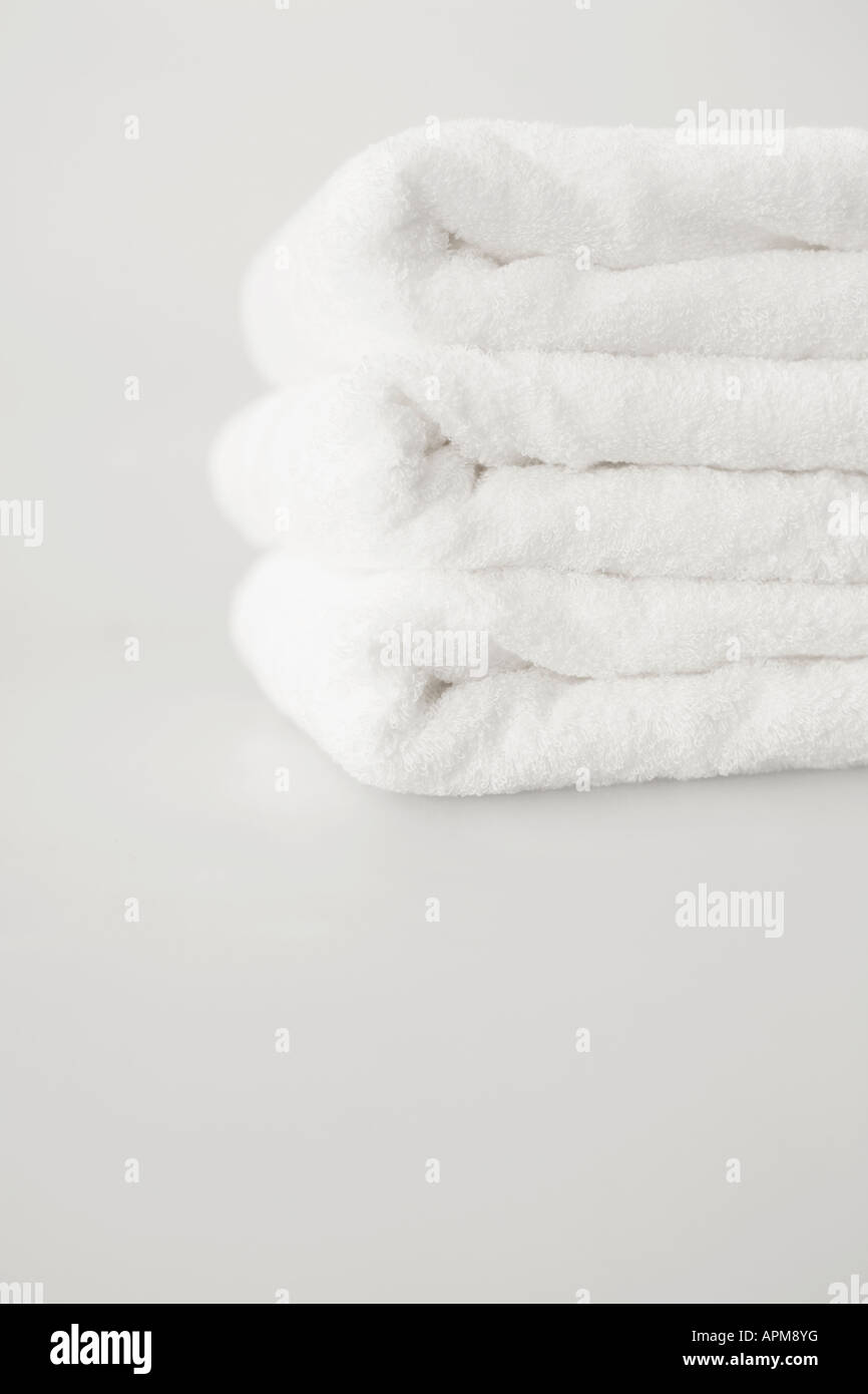 Stack of white towels Stock Photo - Alamy