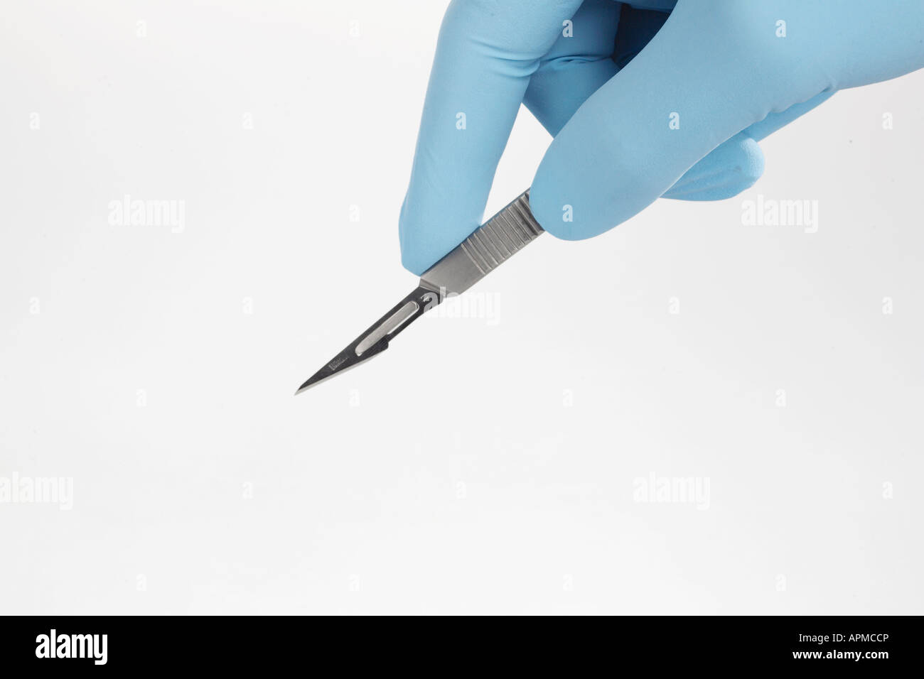 Hand holding scalpel (close-up Stock Photo - Alamy