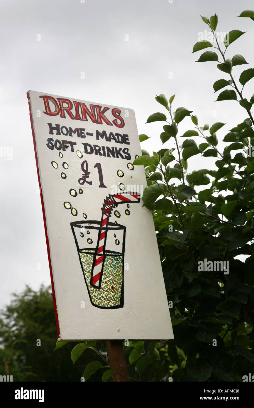 Soft drinks sign one pound board hi-res stock photography and images ...