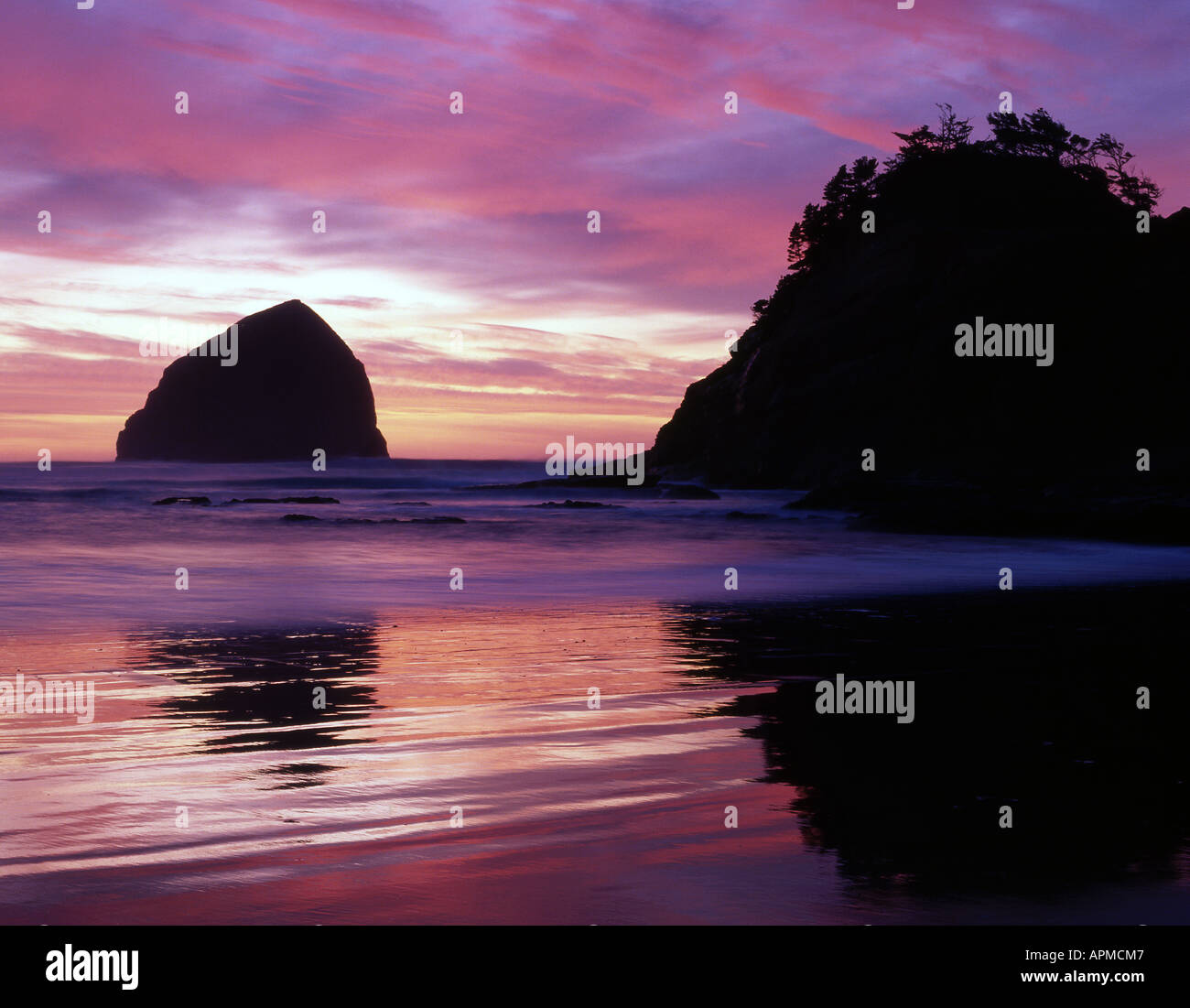 Offshore rock stack hi-res stock photography and images - Alamy