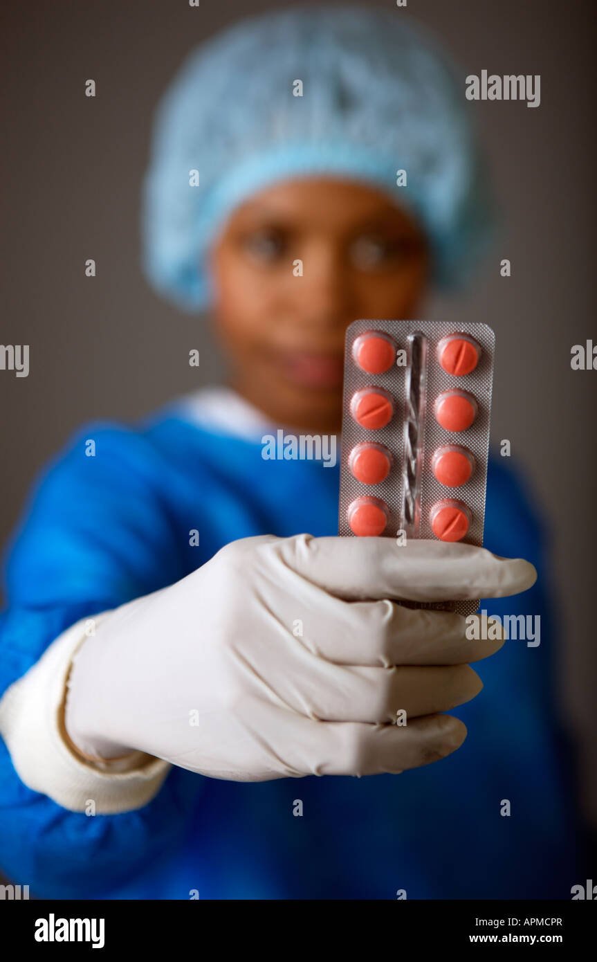 Nurse pills hi-res stock photography and images - Alamy