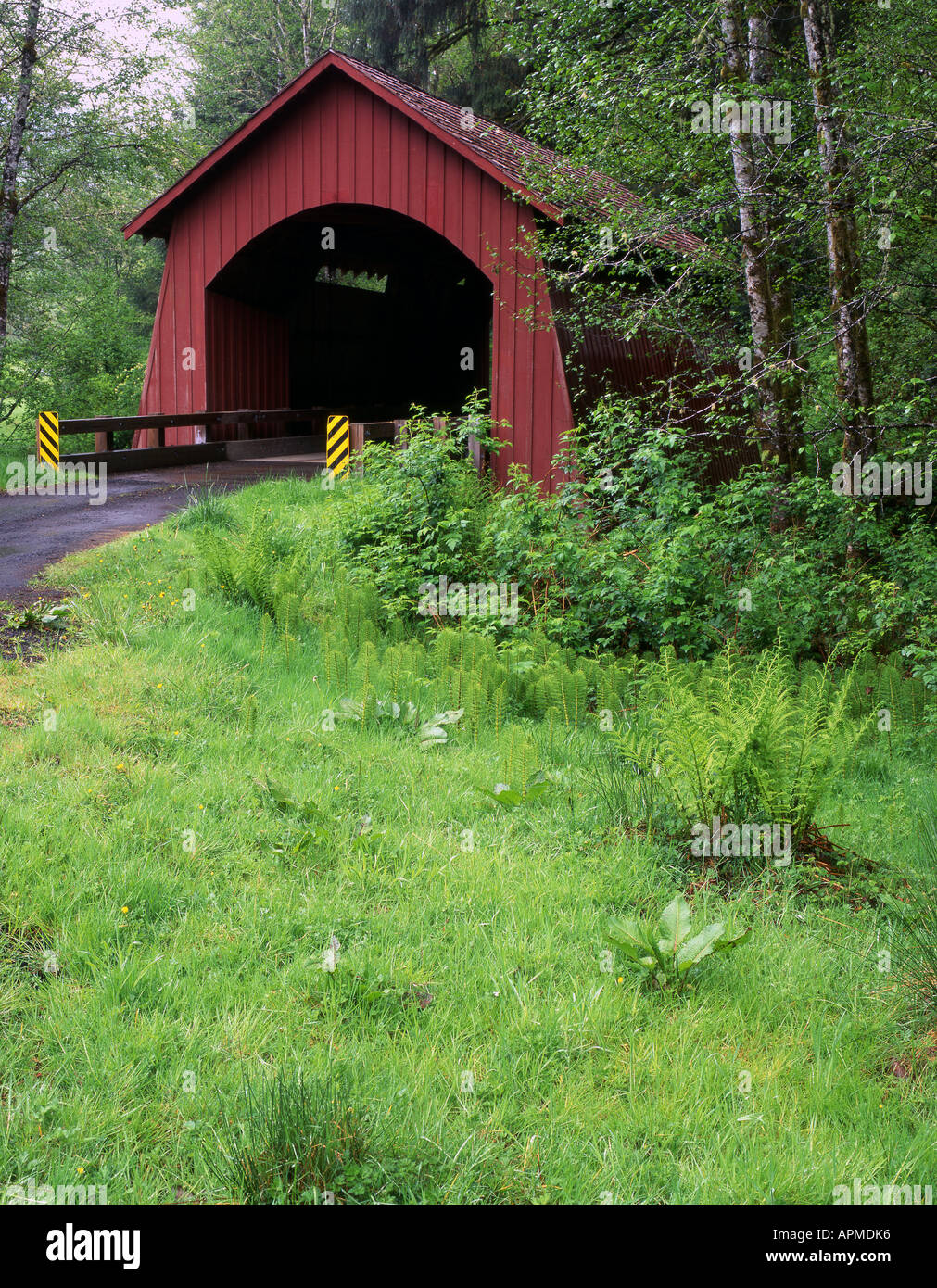 Yachats covered bridge hi-res stock photography and images - Alamy