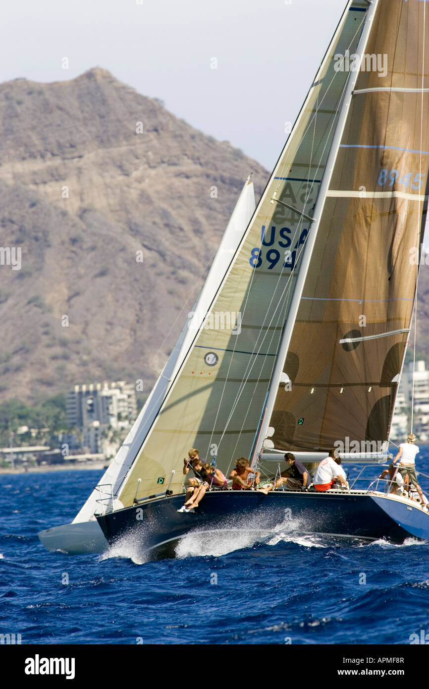 Yachts racing off hi-res stock photography and images - Alamy