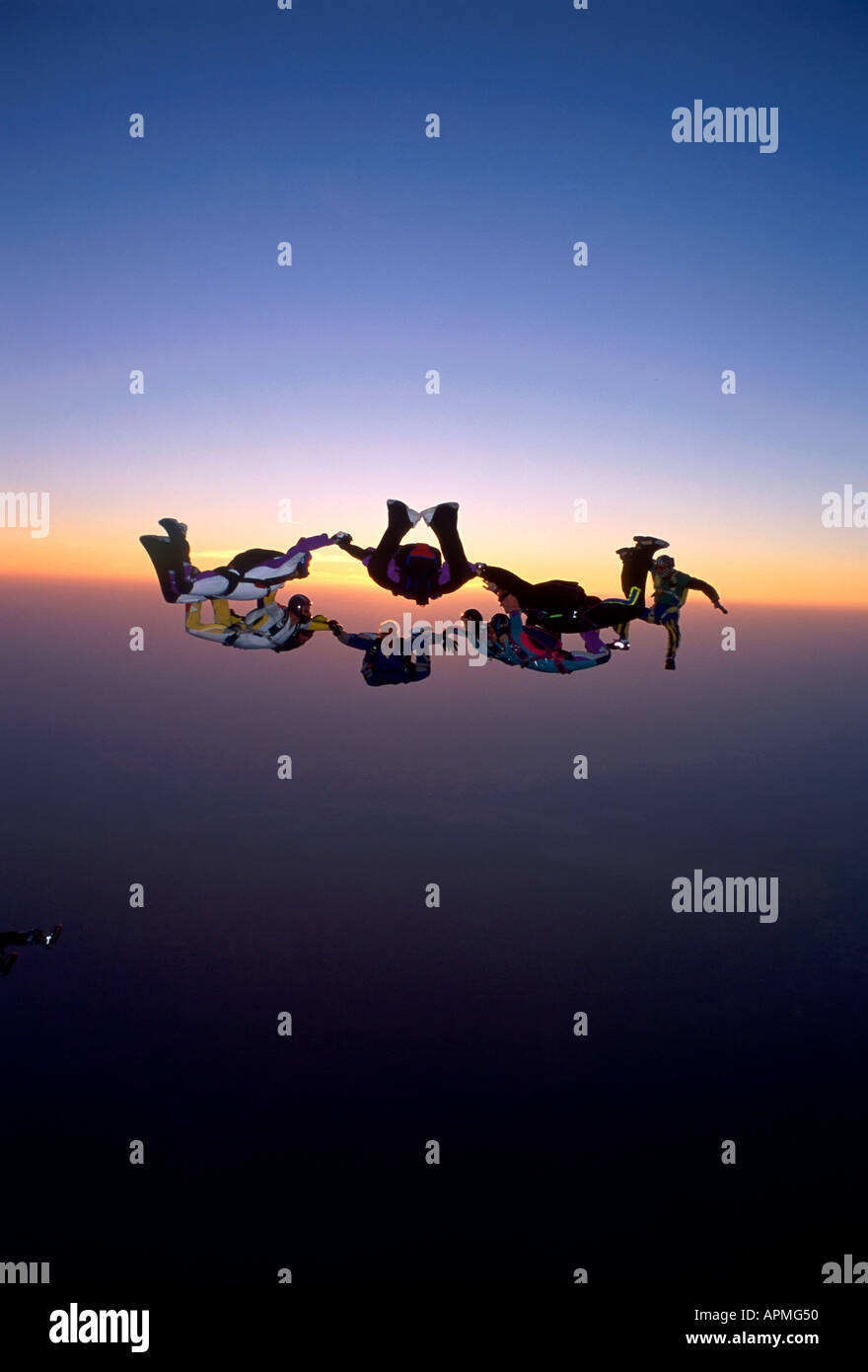 Skydivers holding hands hi-res stock photography and images - Alamy