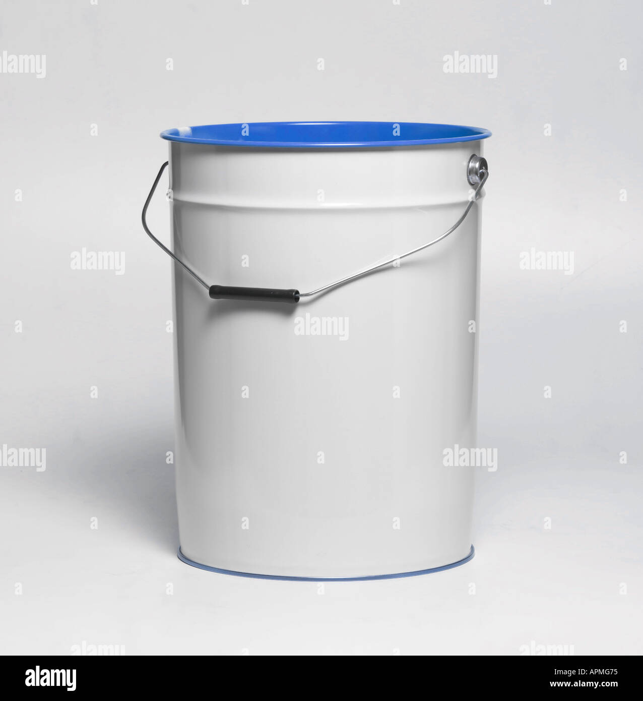 Paint pail hi-res stock photography and images - Alamy