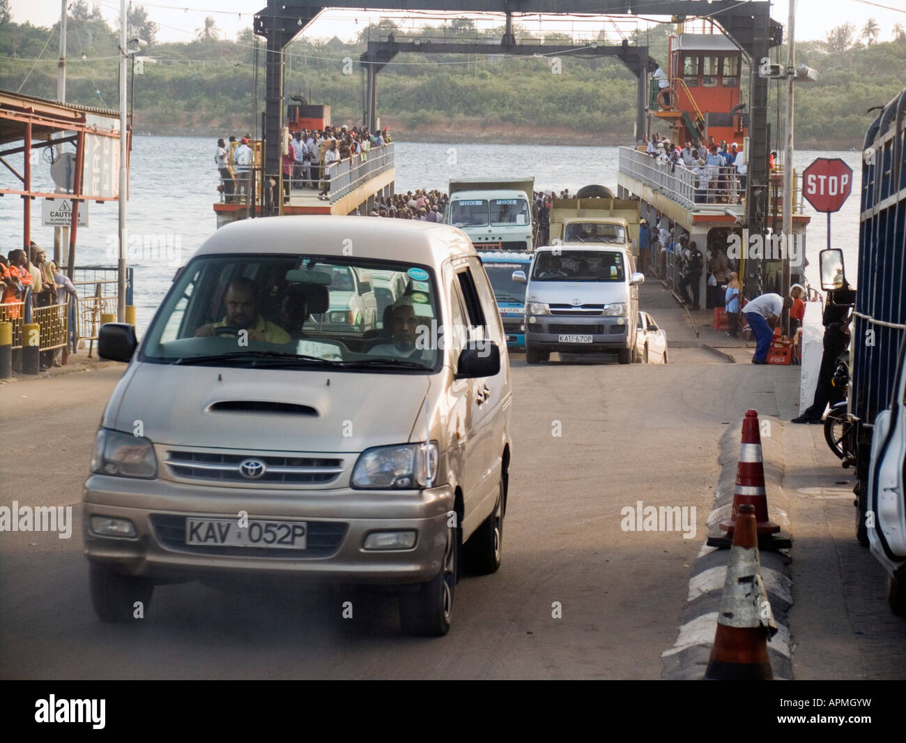 Likoni Ferry for road traffic and pedestrians across Kilindini Harbour ...