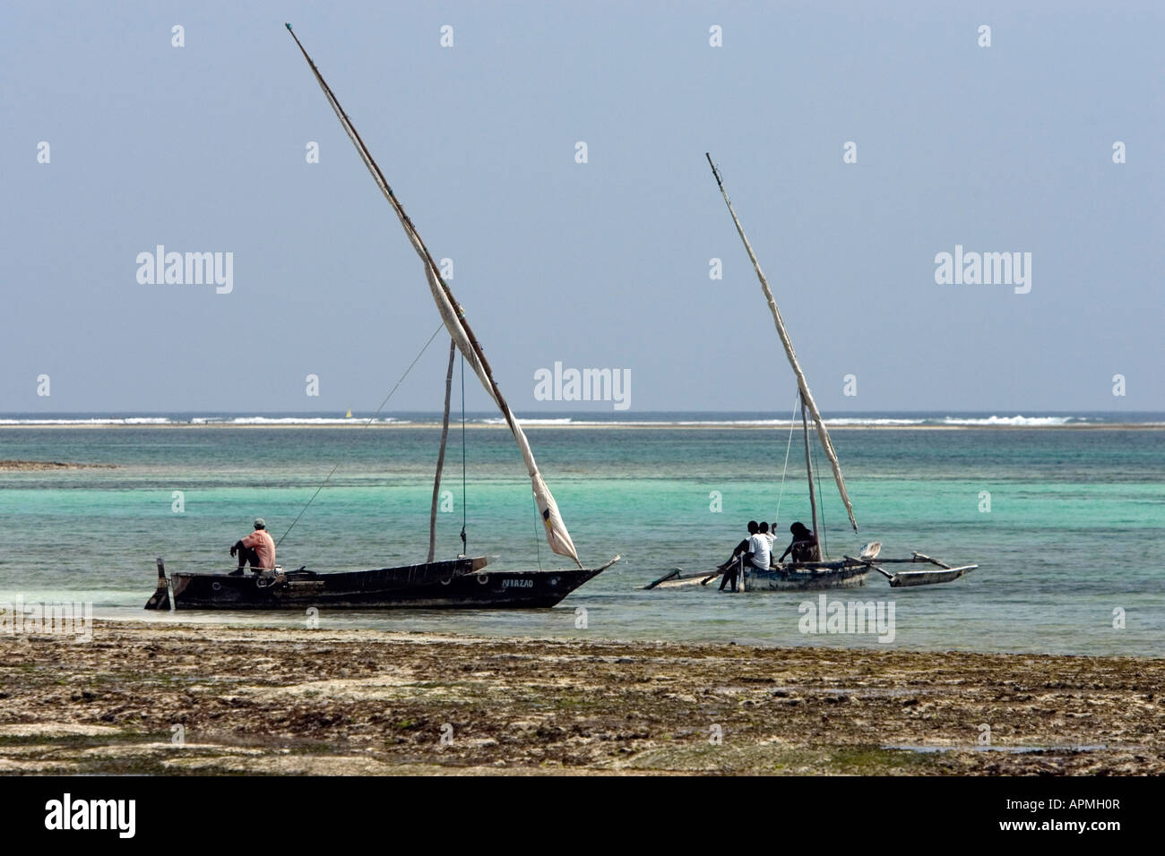 Dhow traditional boat lateen sails hi-res stock photography and images ...
